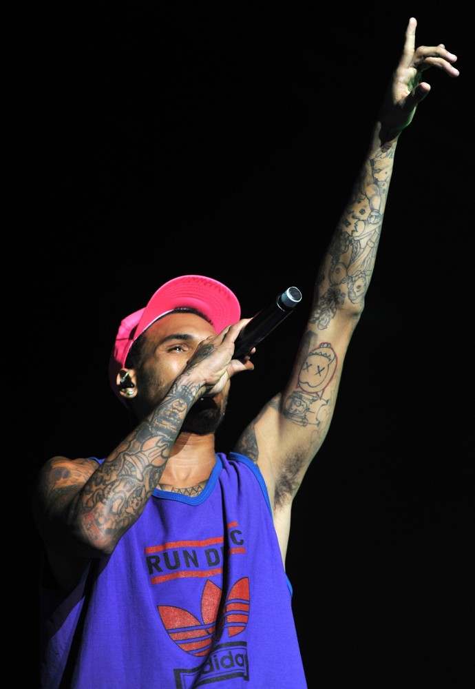 Chris Brown Picture 304 - Chris Brown Performing Live on Stage During ...