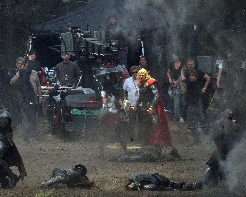 Chris Hemsworth Picture 1 - Filming Scenes for The Movie Thor: The Dark ...