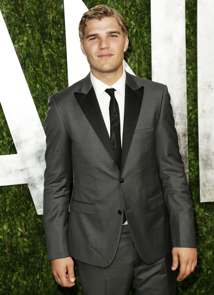 chris-zylka Picture 1 - 2013 Vanity Fair Oscar Party - Arrivals
