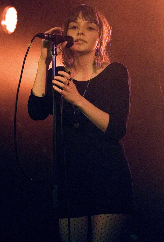 lauren-mayberry Picture 1 - Chvrches Perform A Headlining Gig