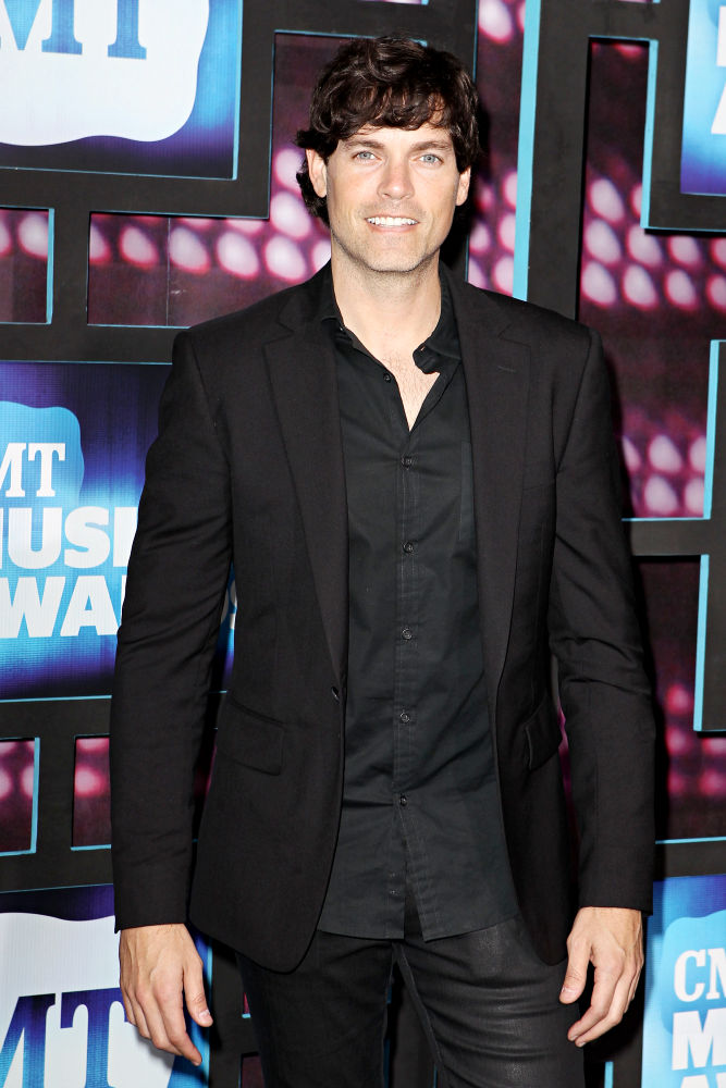 Jaron and the Long Road to Love Pictures, Latest News, Videos.