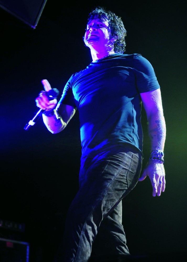 Creed Picture 1 - Creed Perform on Stage During The Full Circle Tour