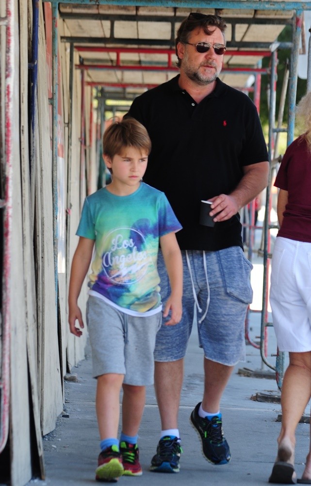 Russell Crowe Picture 1 - Russell Crowe Running Errands in West Hollywood