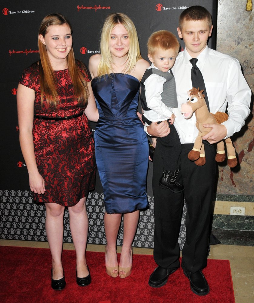 dakota-fanning Picture 1 - 2nd Annual Save The Children Illumination ...