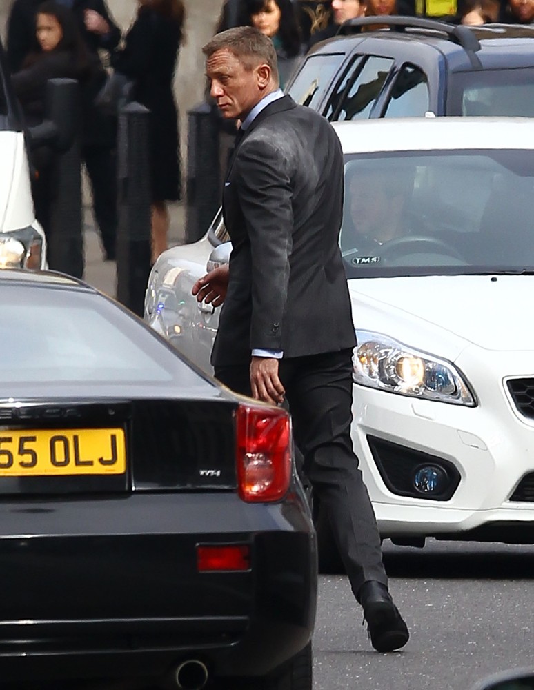 Filming A Scene for The New James Bond Film Skyfall - Picture 17