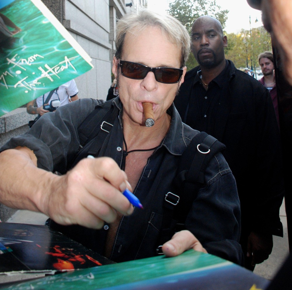David Lee Roth Picture 2 - David Lee Roth Signs Autographs as He Leaves ... David Lee Roth Picture 2 - David Lee Roth Signs Autographs as He Leaves ...