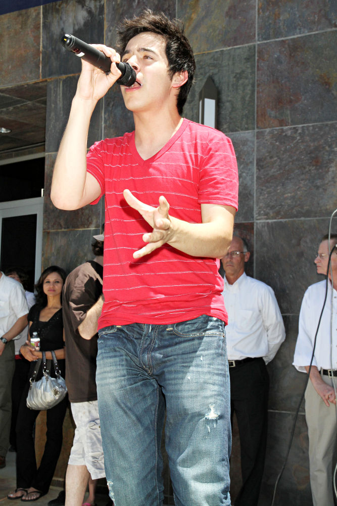 Pictures: David Archuleta Makes Live Performance at Book Signing