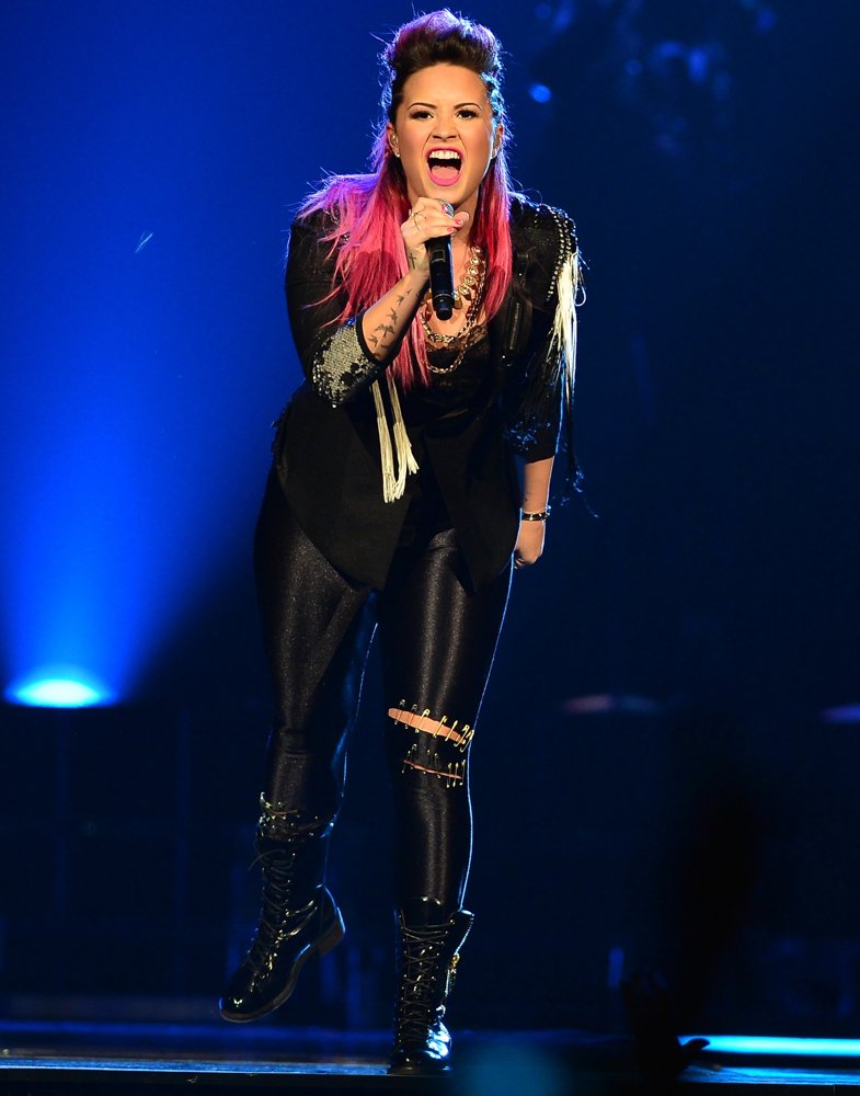 Demi Lovato Picture 1 - Demi Lovato Performing Live in Concert