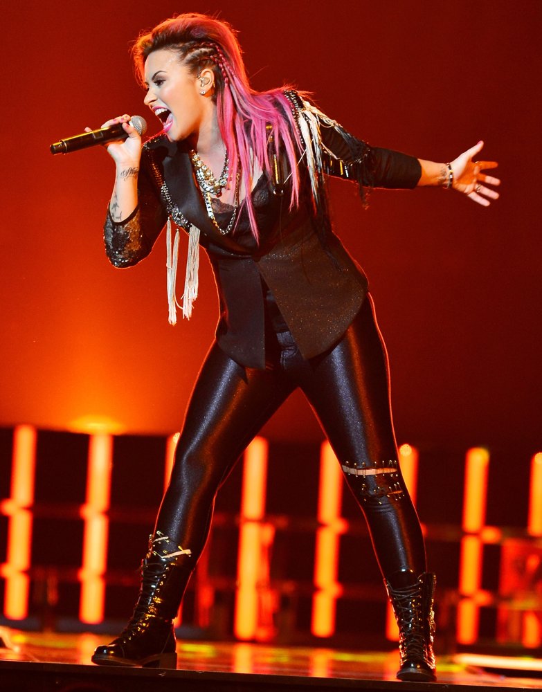 Demi Lovato Picture 1 - Demi Lovato Performing Live in Concert
