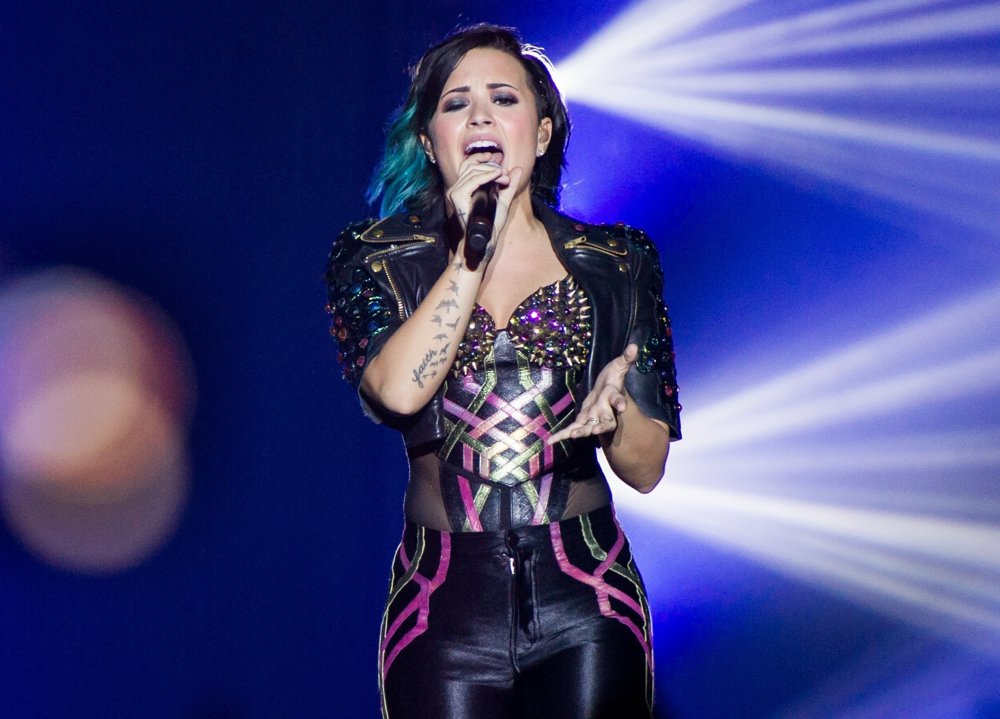 demi-lovato Picture 1 - Demi Lovato Performs Live in Concert