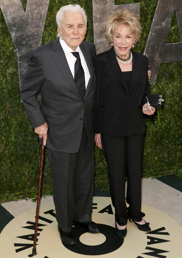 kirk-douglas Picture 1 - 2013 Vanity Fair Oscar Party - Arrivals