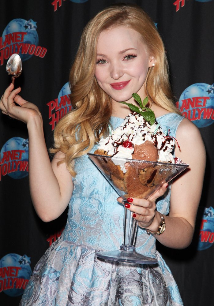 dove cameron Picture 11 - Screening Event Disney Cloud 9