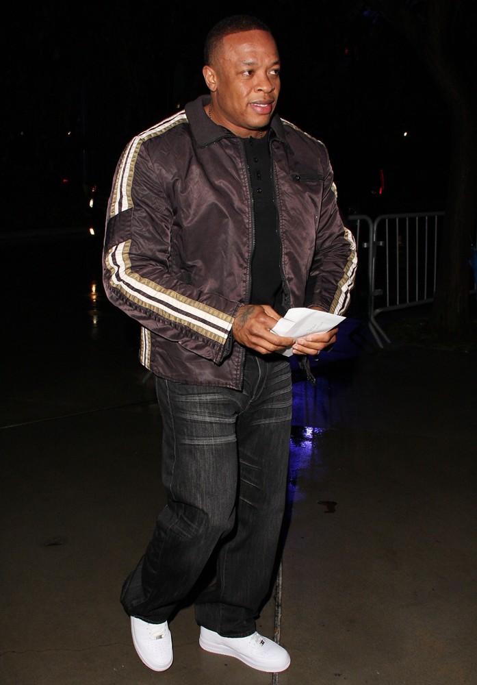 Dr. Dre Picture 21 - Dr. Dre Outside BOA Steakhouse