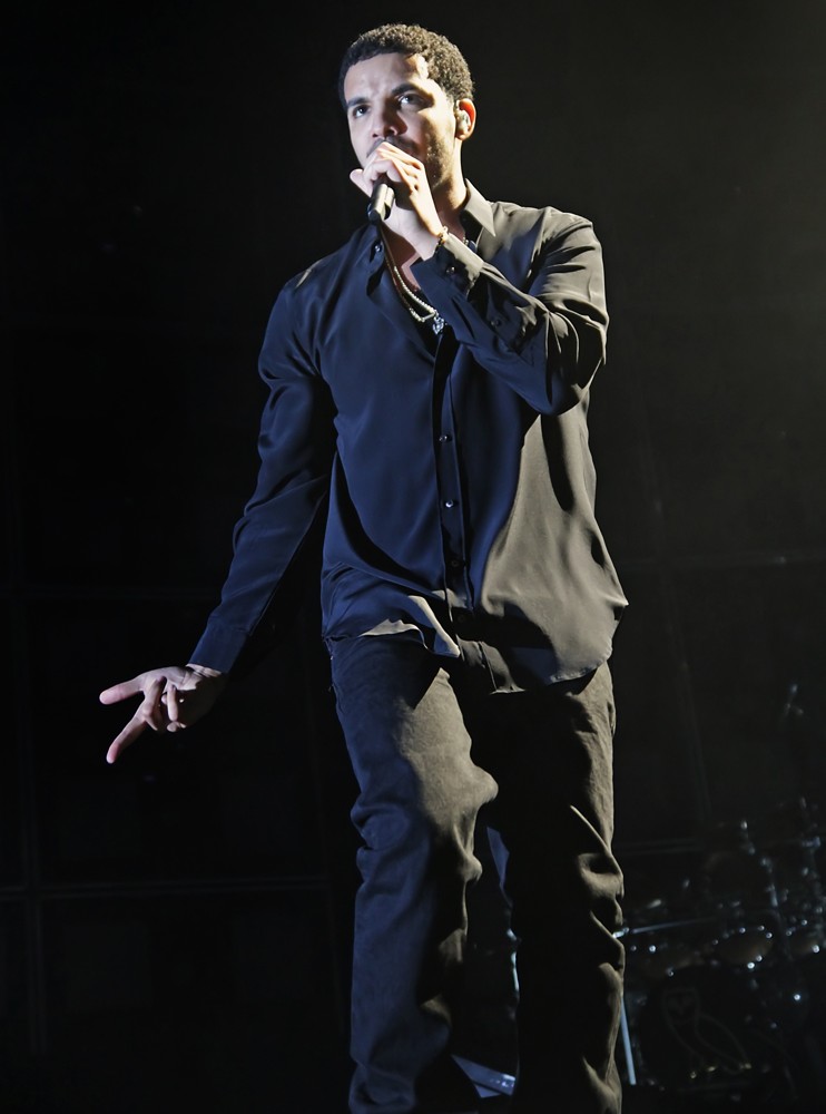 Drake Picture 1 - Drake Performing at Manchester Evening News Arena