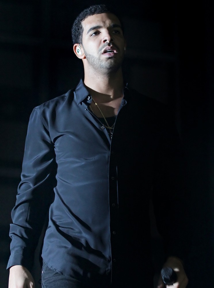 Drake Picture 1 - Drake Performing at Manchester Evening News Arena