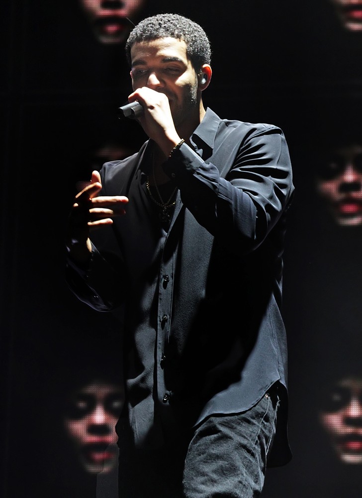 Drake Picture 1 - Drake Performing at Manchester Evening News Arena