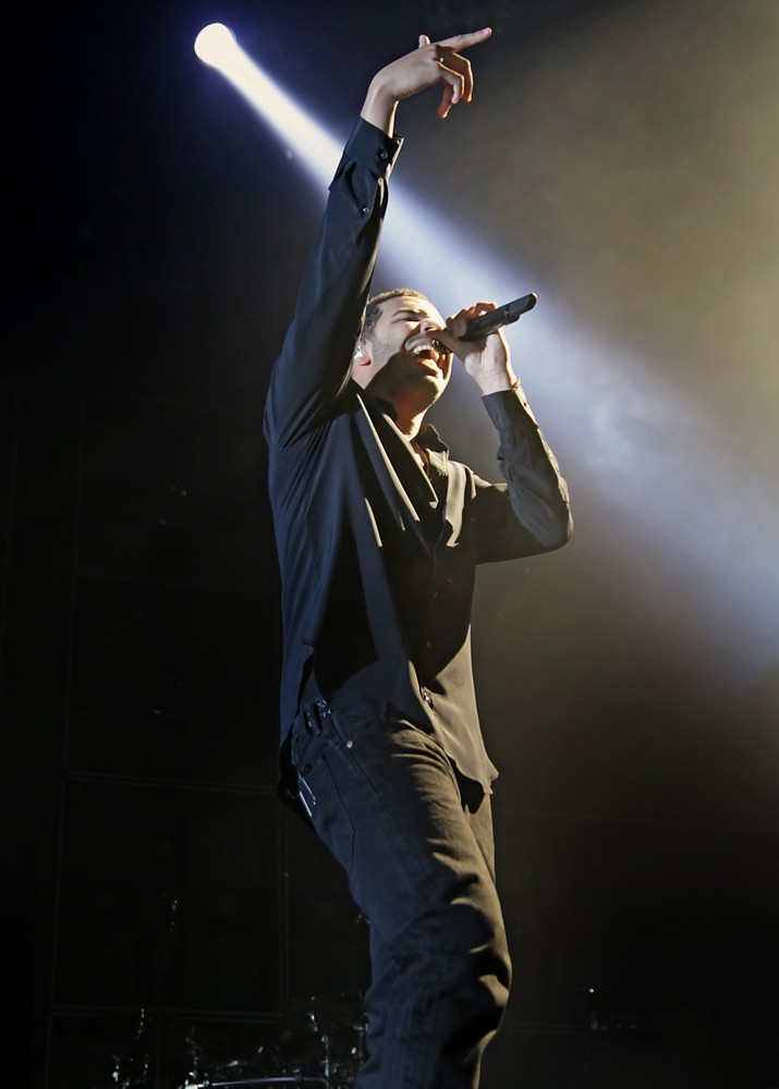 Drake Picture 1 - Drake Performing at Manchester Evening News Arena