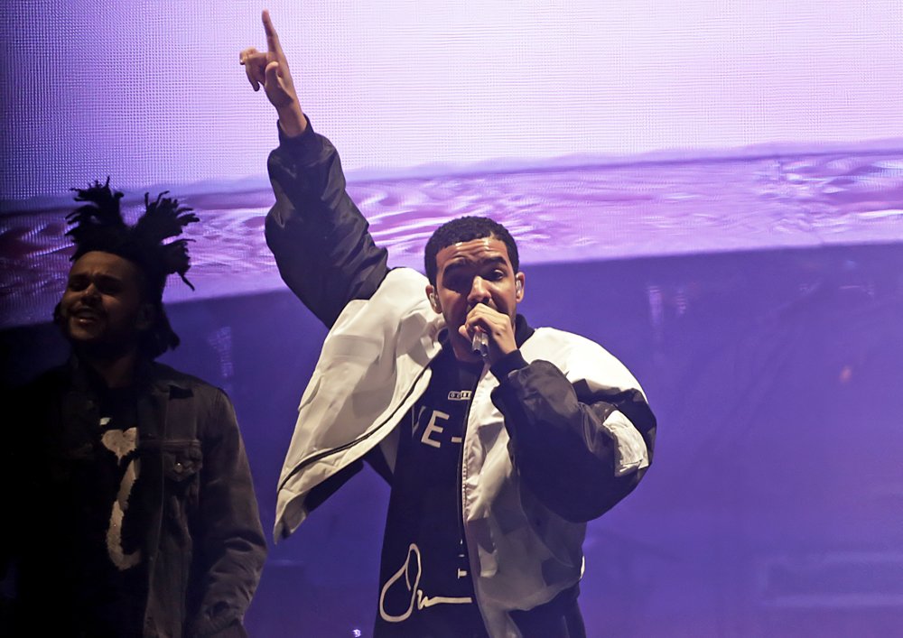 Drake Picture 1 - Drake Performs Live
