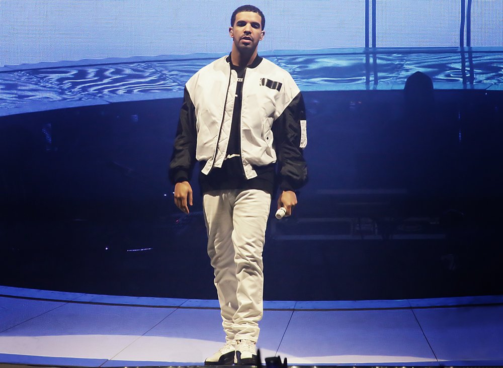 Drake Picture 180 - Drake Performs Live