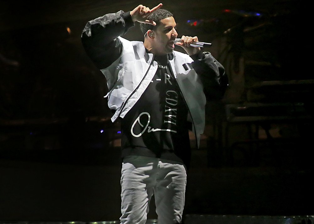 Drake Picture 180 - Drake Performs Live