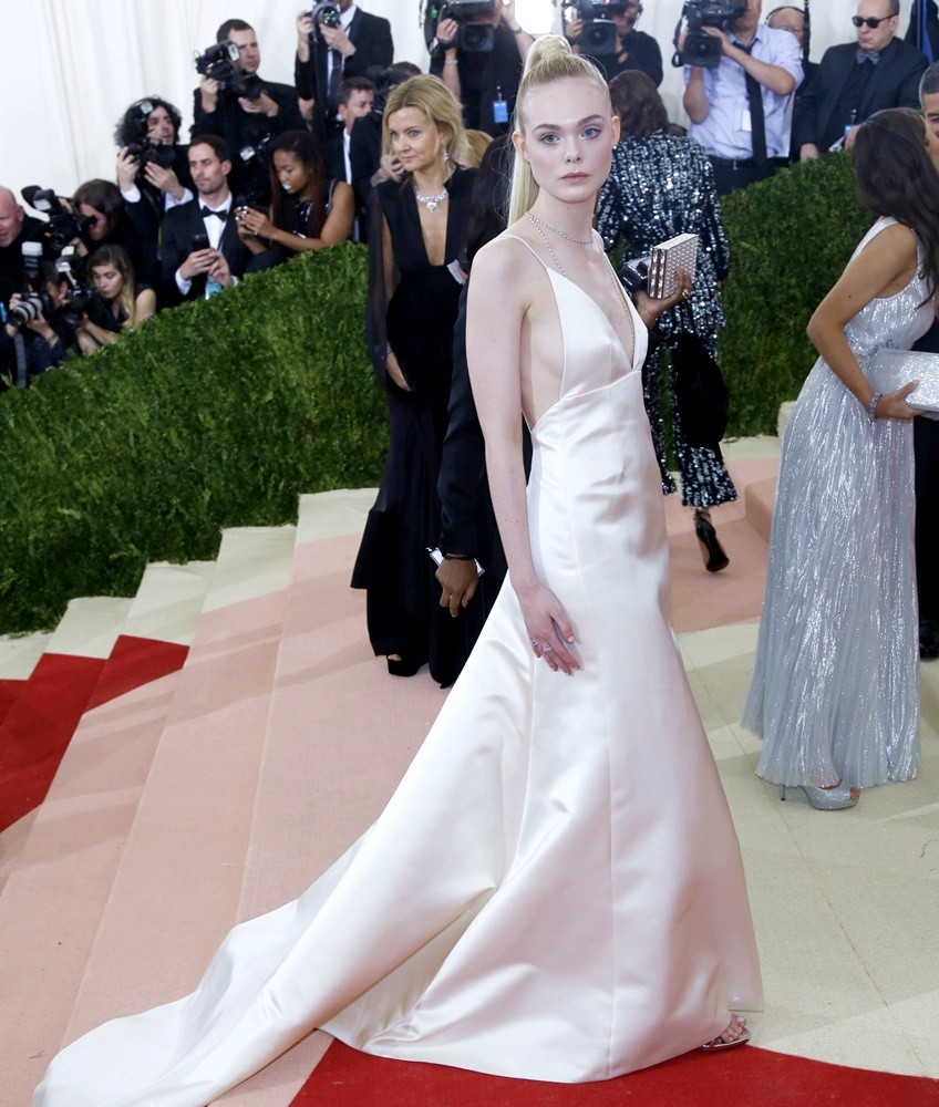 elle-fanning Picture 1 - Manus x Machina: Fashion in An Age of ...