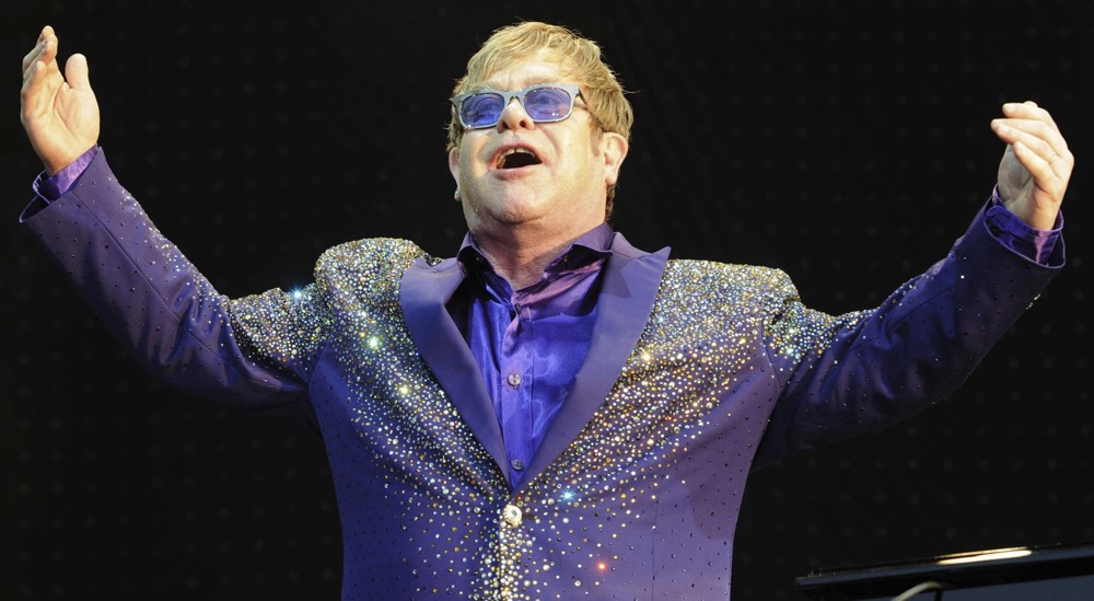 Elton John Picture 1 - Elton John Performing at Tussling Castle