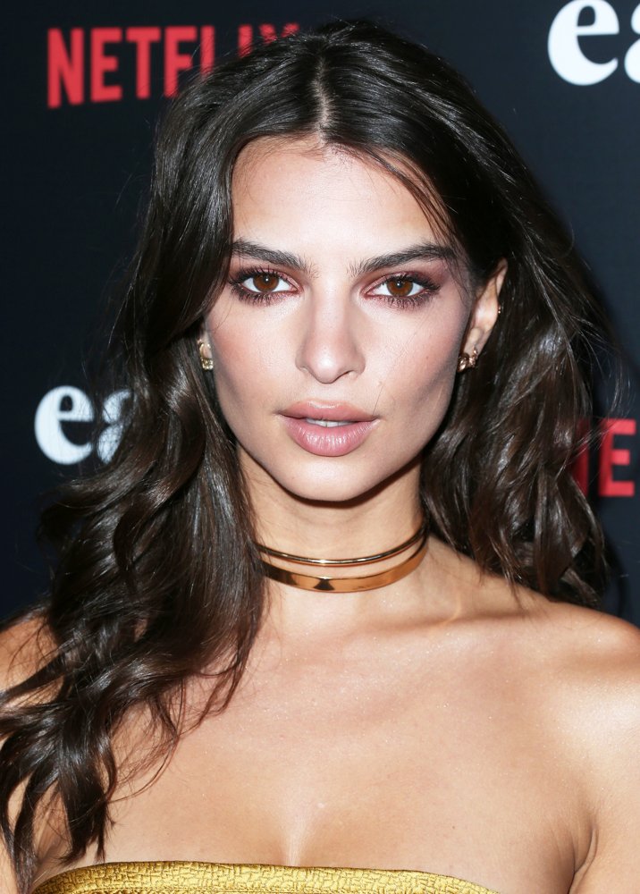 emily-ratajkowski Picture 1 - Premiere of Netflix's Easy