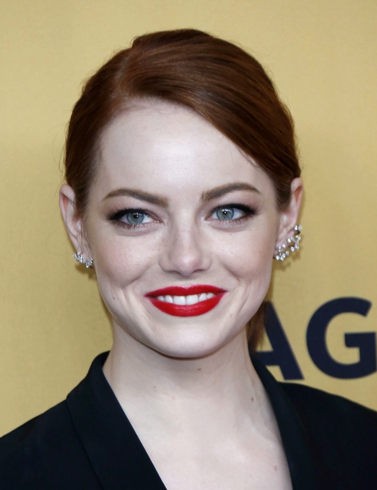 emma-stone Picture 1 - 21st Annual SAG Awards - Press Room