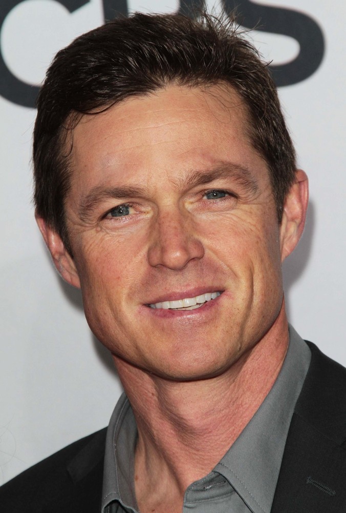 Eric Close Picture 1 - People's Choice Awards 2013 - Red Carpet Arrivals
