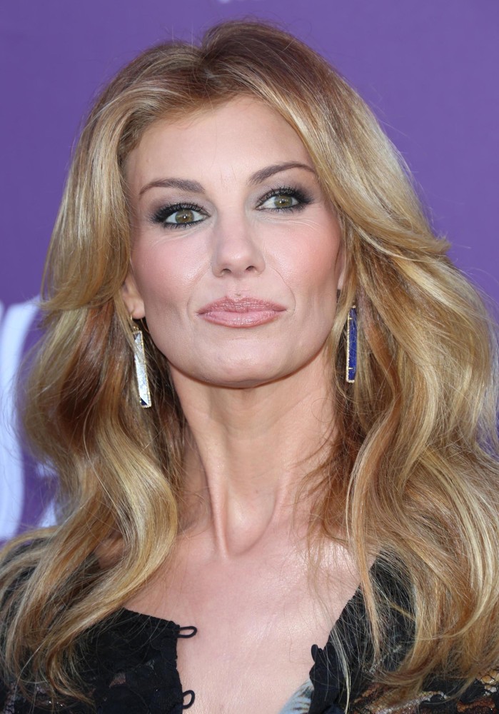 Faith Hill Picture 1 - 48th Annual ACM Awards - Arrivals