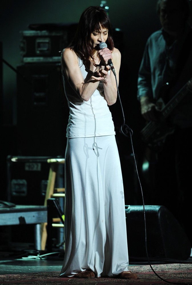 fiona-apple Picture 1 - Fiona Apple Performs During Her Every Single ...