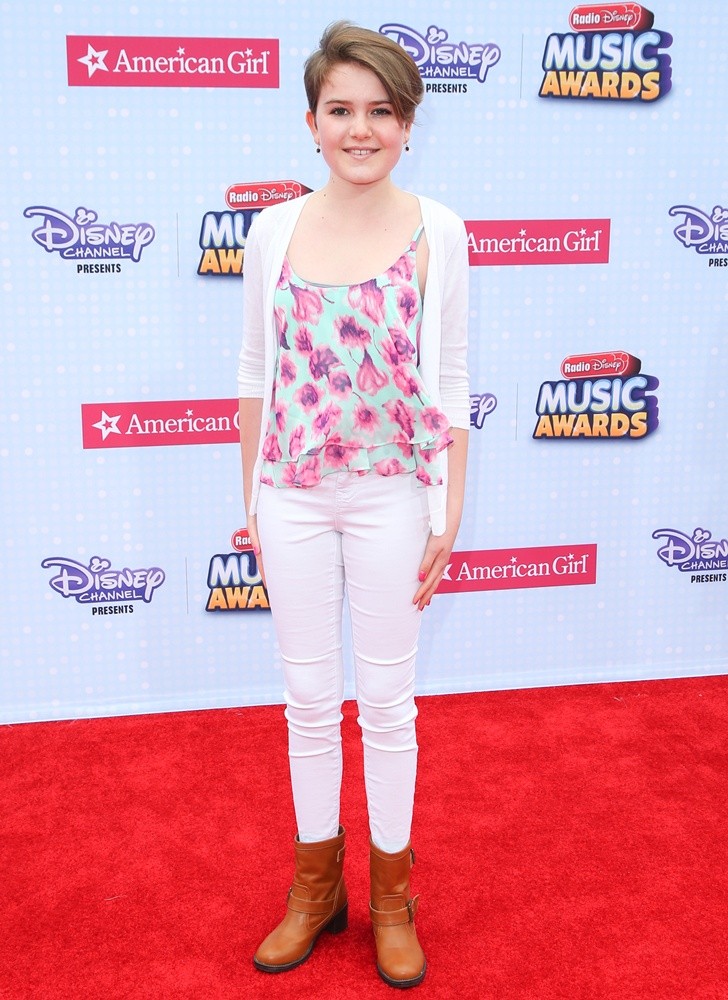 Fiona Bishop Picture 1 - 2015 Radio Disney Music Awards - Arrivals