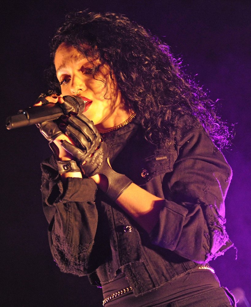 fka-twigs Picture 1 - FKA twigs Performing Live in Concert