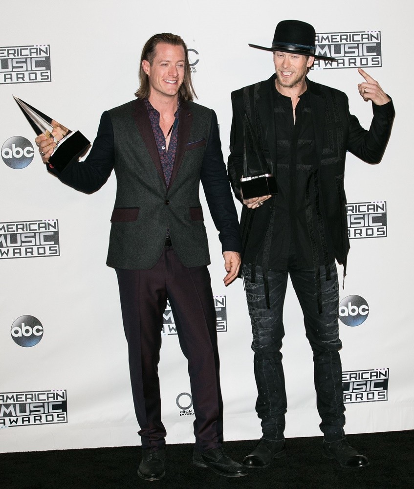 florida-georgia-line Picture 1 - American Music Awards 2015 - Press Room