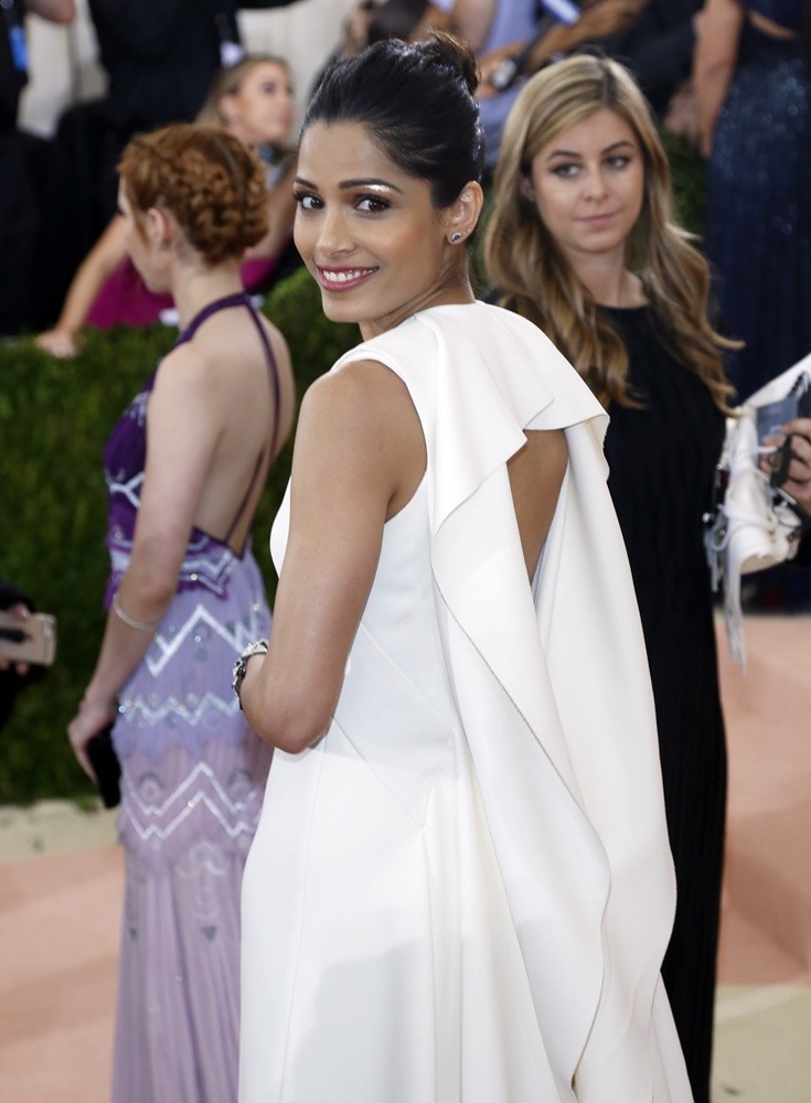 freida-pinto Picture 1 - Manus x Machina: Fashion in An Age of ...