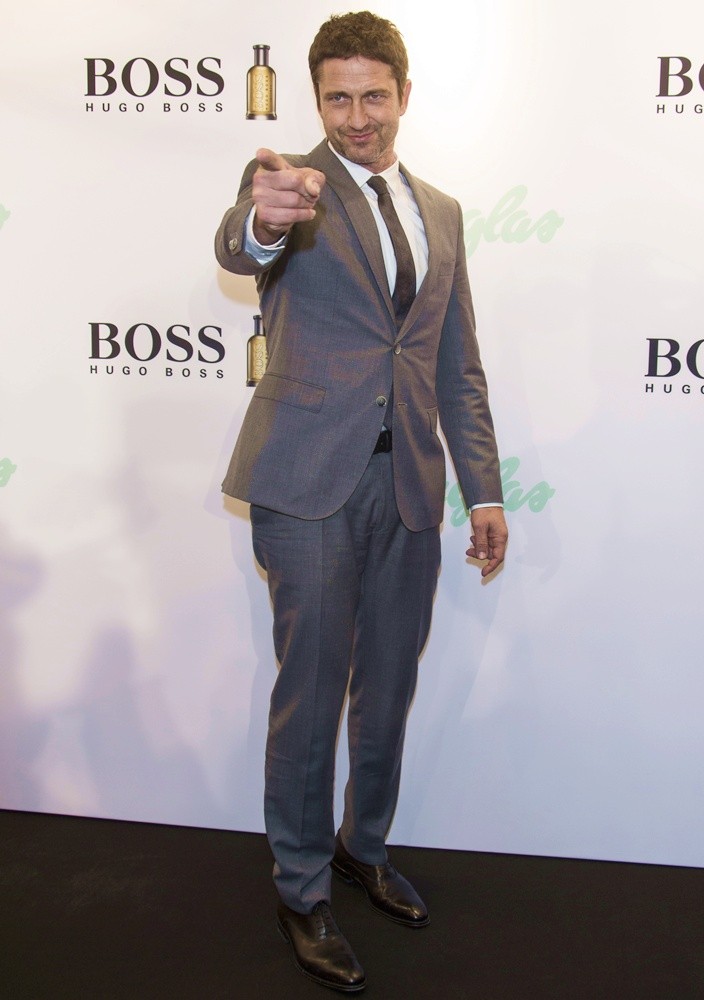 Gerard Butler Picture 1 - Gerard Butler Visits Douglas as A Brand ...