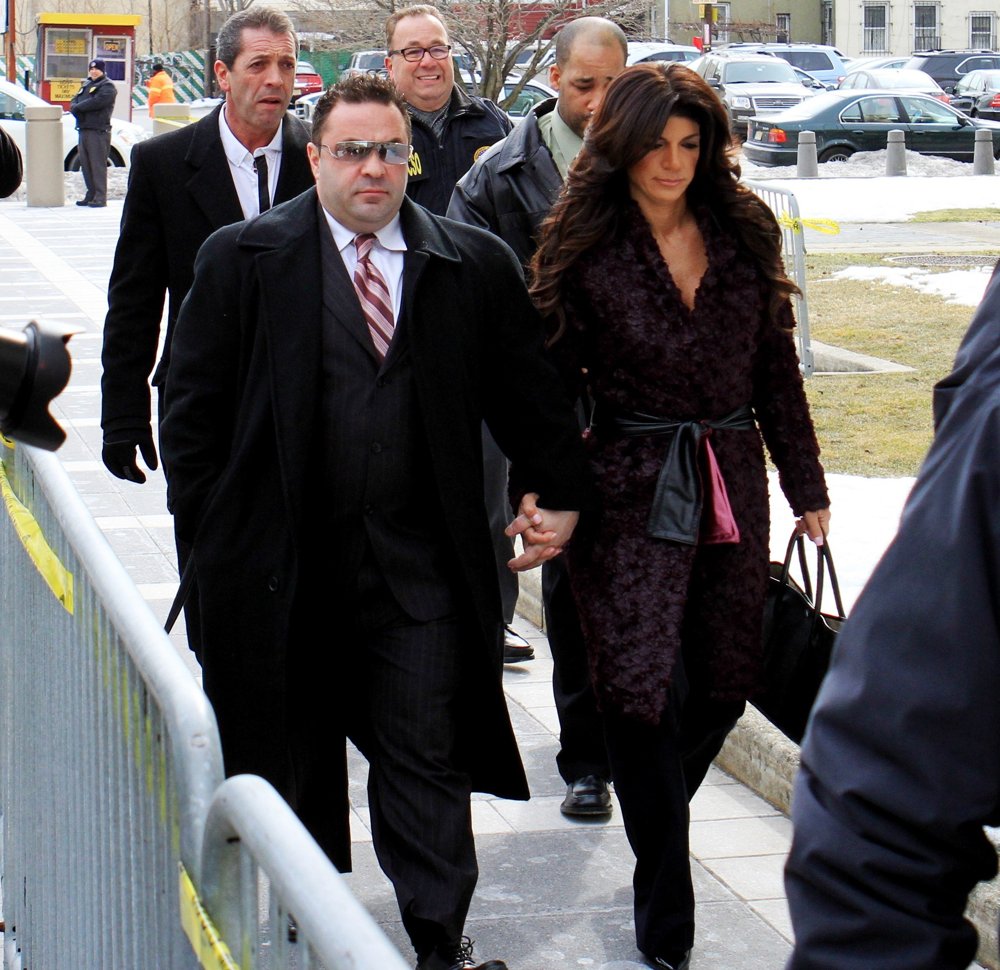 Teresa Giudice Picture 1 - Teresa Guidice and Joe Giudice Outside ...
