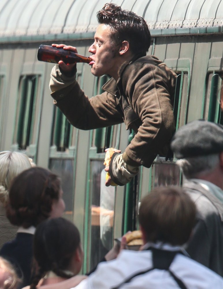 Harry Styles Picture 1 - Harry Styles on The Set of Dunkirk
