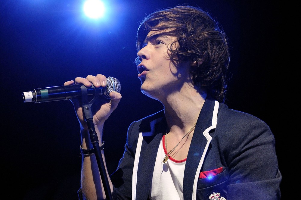 Harry Styles Picture 1 - One Direction Performs on Stage as Support for ...