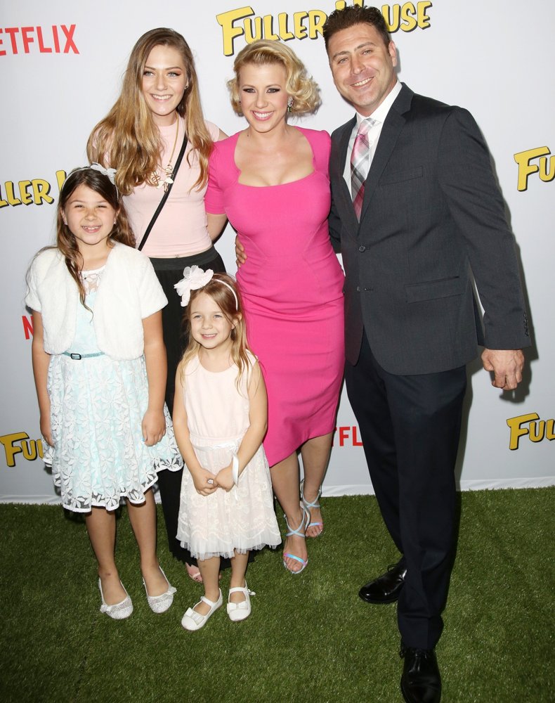 Premiere of Netflix's Fuller House - Picture 1