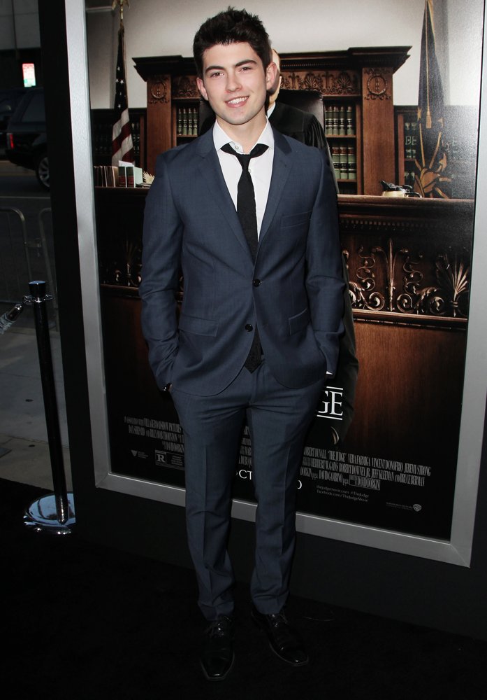 Ian Nelson Picture 1 - Premiere of Warner Bros. Pictures and Village ...