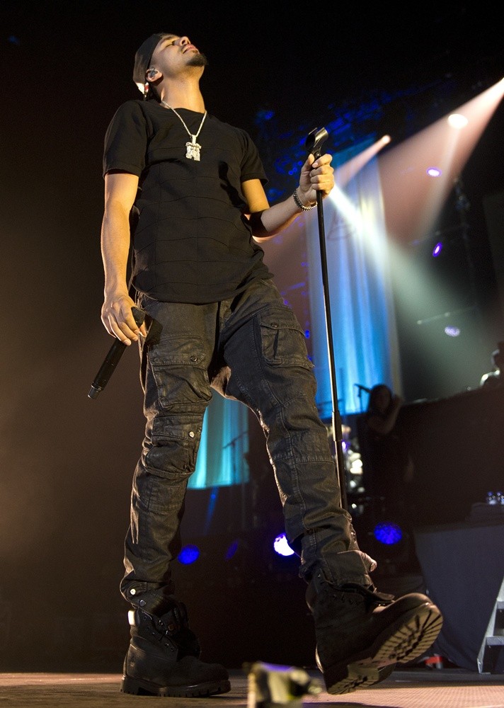 J. Cole Picture 1 - J. Cole Performs to A Sold-Out Crowd