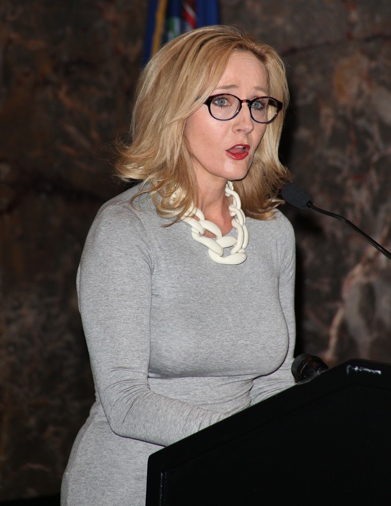 j.k. rowling Picture 1 - J.K. Rowling Illuminates The Empire State Building