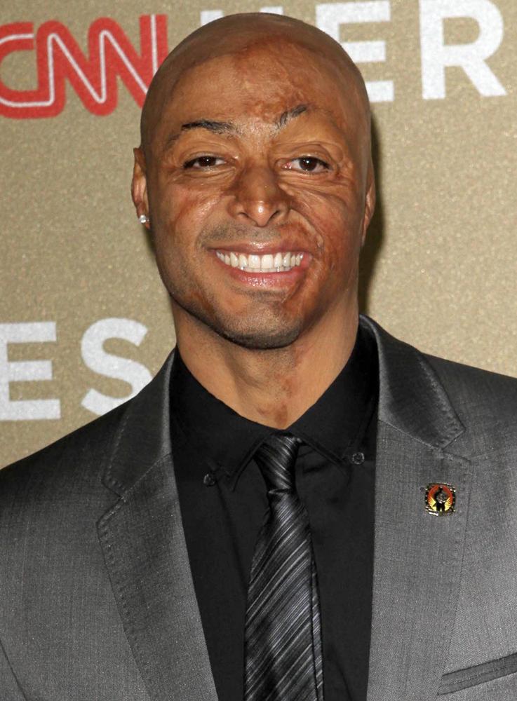 J.R. Martinez Picture 1 - 2011 CNN Heroes: An All-Star Tribute