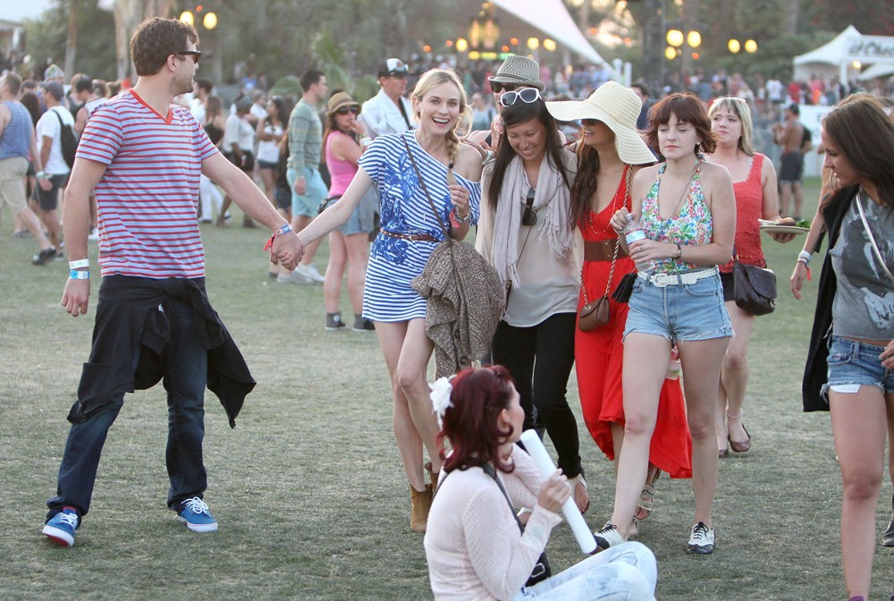 joshua-jackson Picture 1 - Celebrities at The 2012 Coachella Valley ...