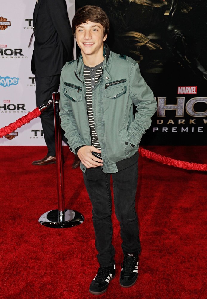 jake-short Picture 1 - Los Angeles Premiere of Thor: The Dark World ...