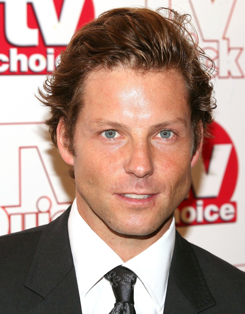 Jamie Bamber Picture 11 - TV Quick and TV Choice Awards - Inside Arrivals
