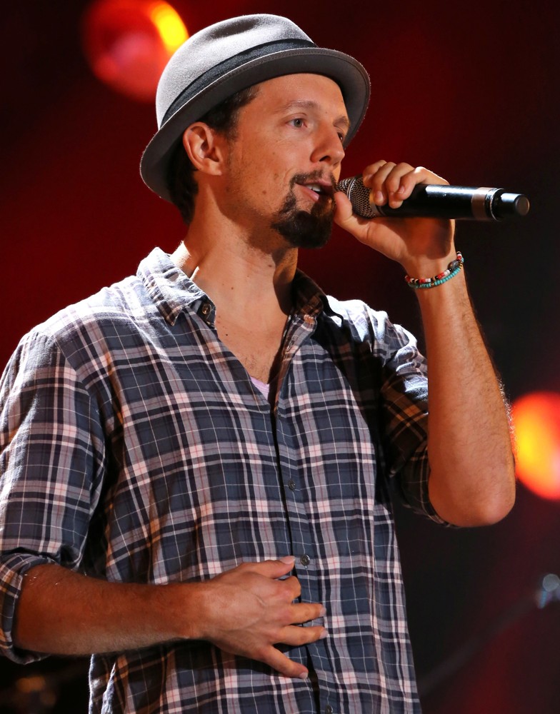 Jason Mraz Picture 75 - Cyndi Lauper and Friends: Home for The Holiday ...