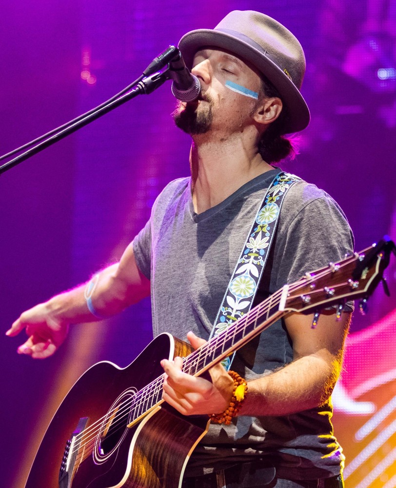 Jason Mraz Picture 1 - Jason Mraz Performs Live
