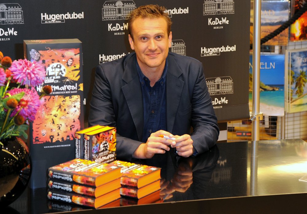 jason-segel Picture 1 - Jason Segel Signs His Book Nightmares!